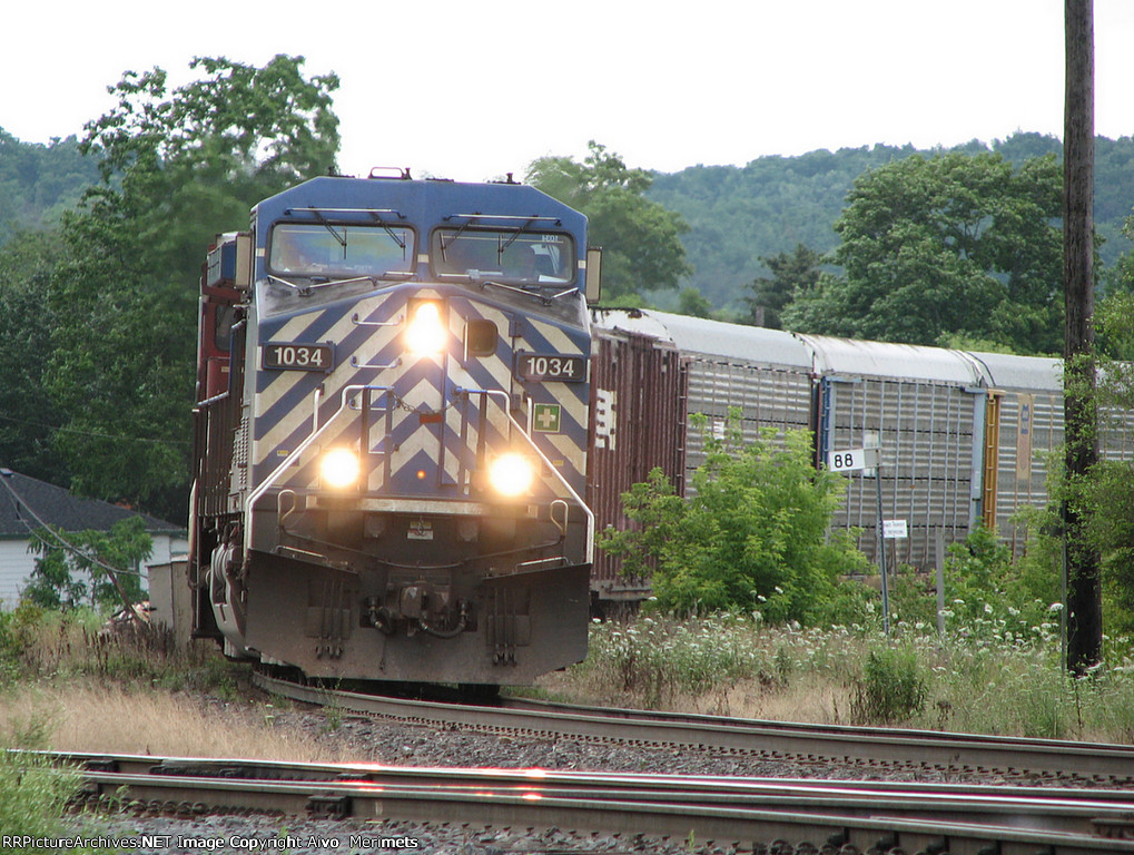 CEFX 1034 east at Woodstock